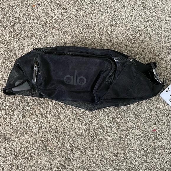 ALO Yoga | Bags | Alo Mesh Bumbag Fanny Pack Brand New With Tags Black ...